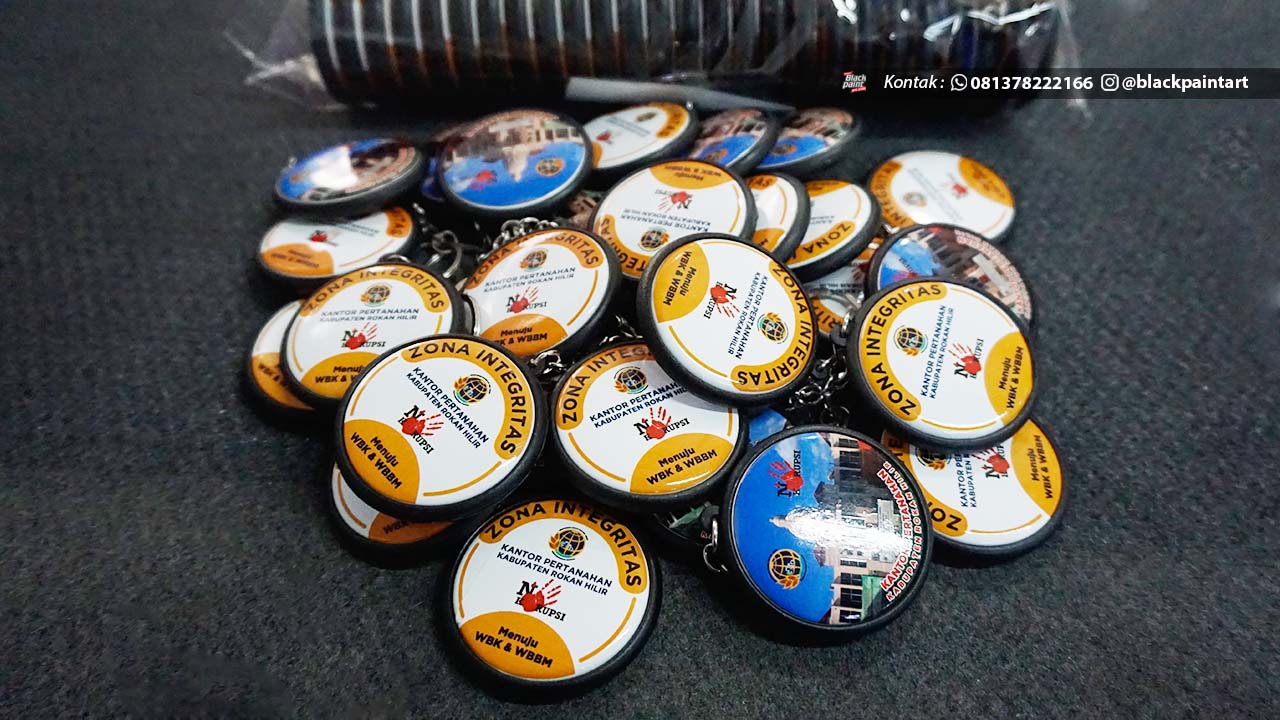 Blackpaint Art - Foto Cetak Gantungan Kunci PIN - Percetakan Pekanbaru